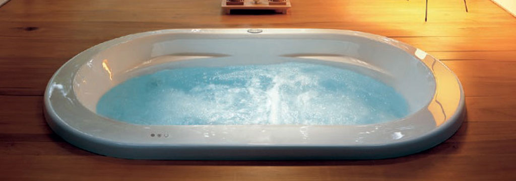 Jacuzzi tub in focus!